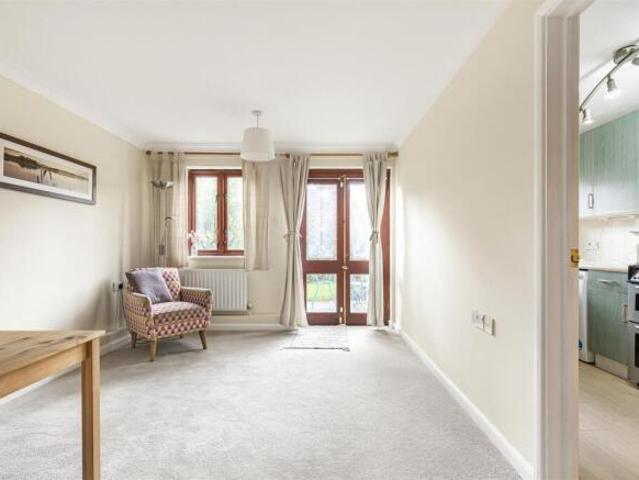 1 bedroom flat for sale in Danebury Avenue, Putney, SW15