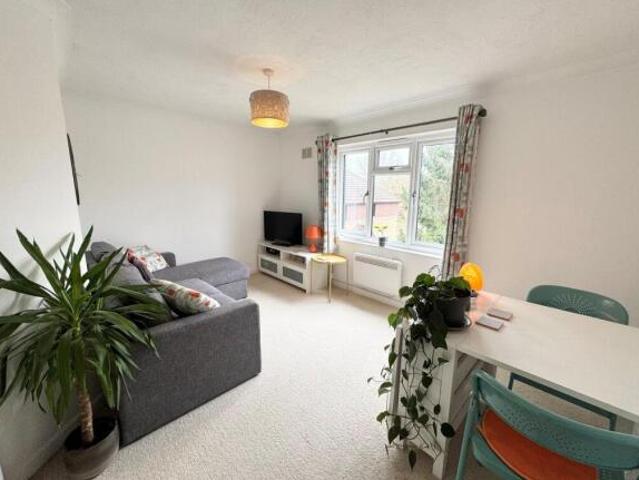 1 bedroom flat for sale in Dairymans Walk, Guildford, GU4
