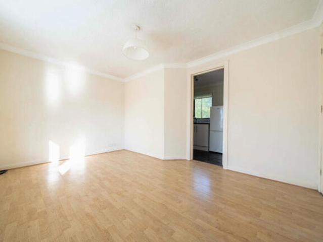1 bedroom flat for sale in Dairymans Walk, Guildford, Surrey, GU4