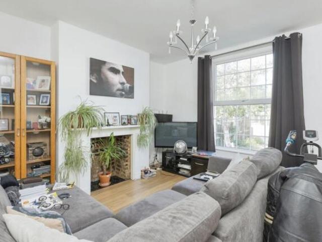 1 bedroom flat for sale in Darnley Road, Gravesend, Kent, DA11