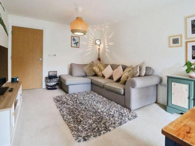 1 bedroom flat for sale in Denton Way, Langley, SL3