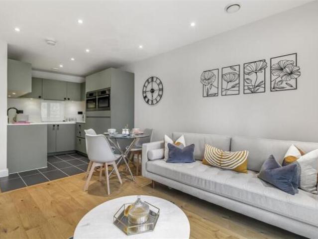 1 bedroom flat for sale in Devizes Street, N1