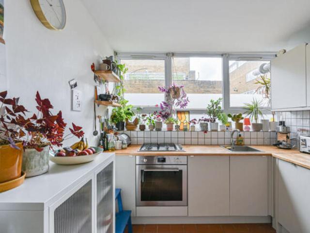1 bedroom maisonette for sale in Dingley Lane, Streatham, London, SW16