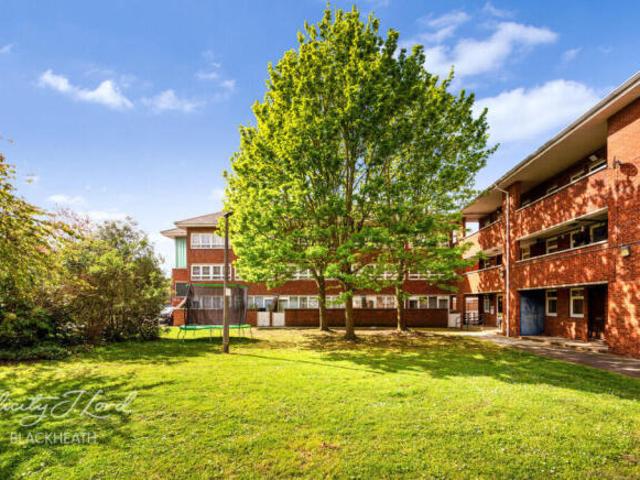 1 bedroom flat for sale in Dornberg Close, Blackheath, SE3