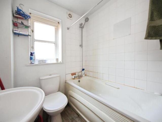 1 bedroom flat for sale in Downs Road, Luton, LU1
