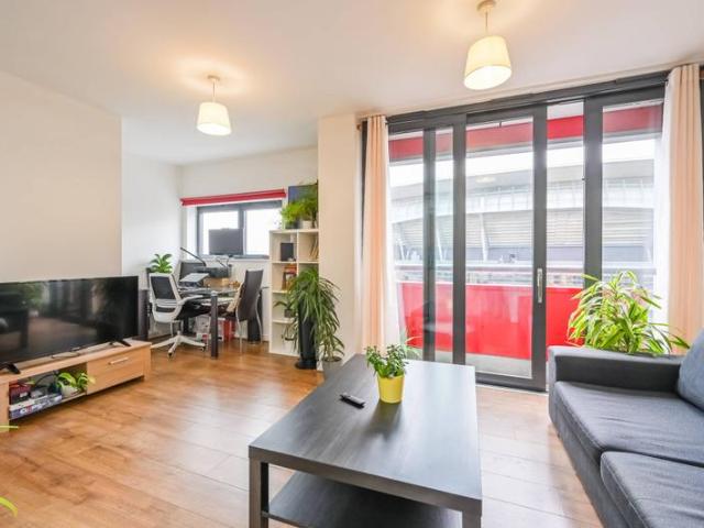 1 Bedroom Flat for Sale in Drayton Park