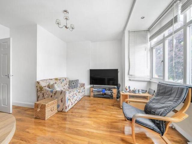 1 bedroom flat for sale in Durban Road West, Watford, WD18