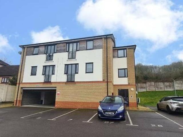 1 bedroom flat for sale in Earls Court Mulberry Close Luton Bedfordshire LU1 1BZ LU1