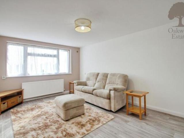 1 bedroom flat for sale in Eden Close, Langley, SL3