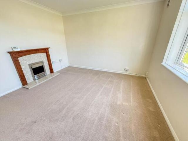 1 bedroom flat for sale in Ellesborough Close, South Oxhey, Watford, WD19