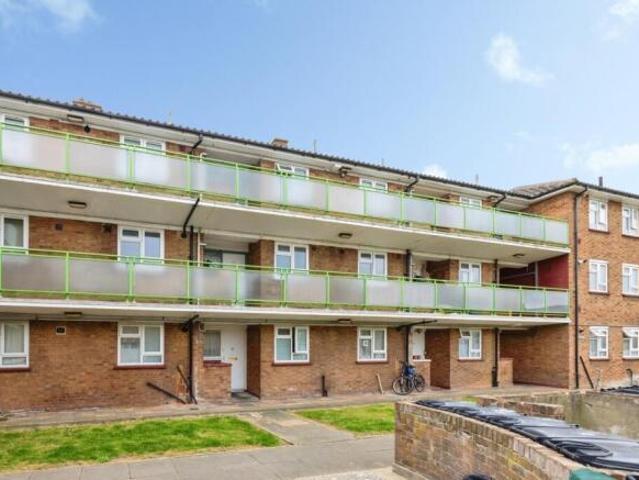 1 bedroom flat for sale in Engleheart Road, London, SE6