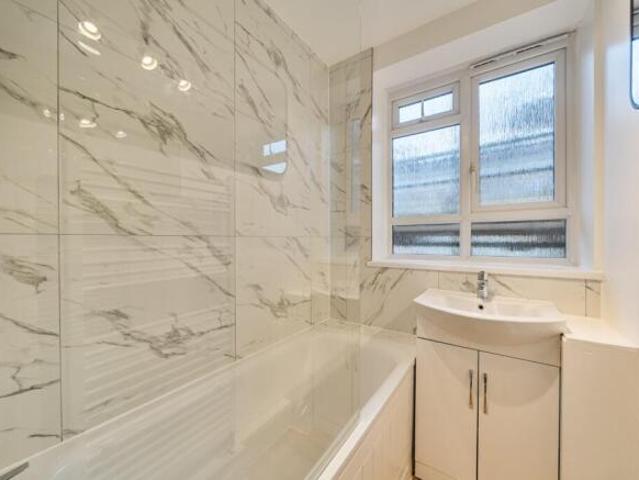 1 bedroom flat for sale in Esher Gardens, Southfields, SW19