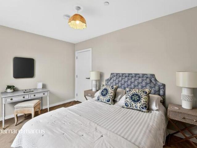 1 bedroom flat for sale in Meadow House, Fallsbrook Road, London, SW16