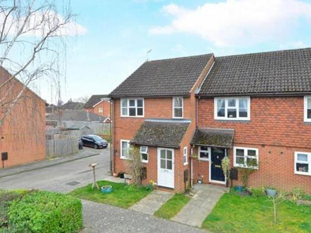1 Bedroom Flat For Sale In Farncombe, Surrey