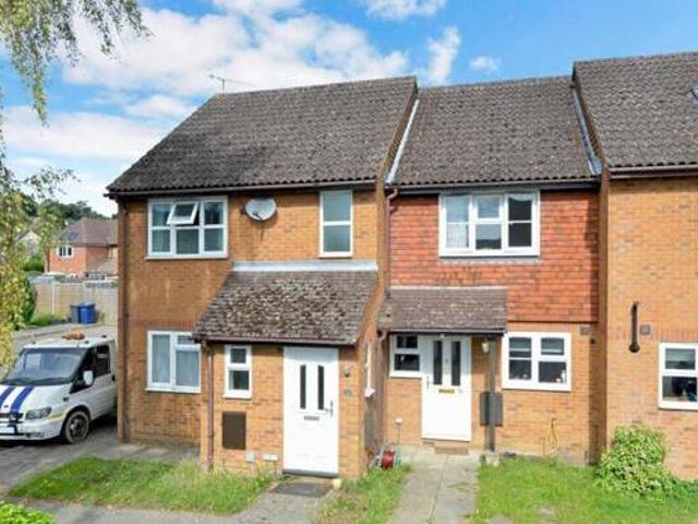 1 Bedroom Flat For Sale In Farncombe, Surrey