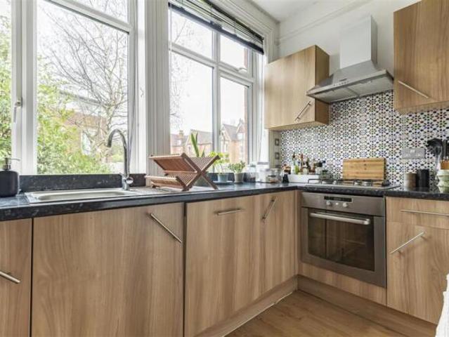 1 bedroom flat for sale in Farnan Road, SW16