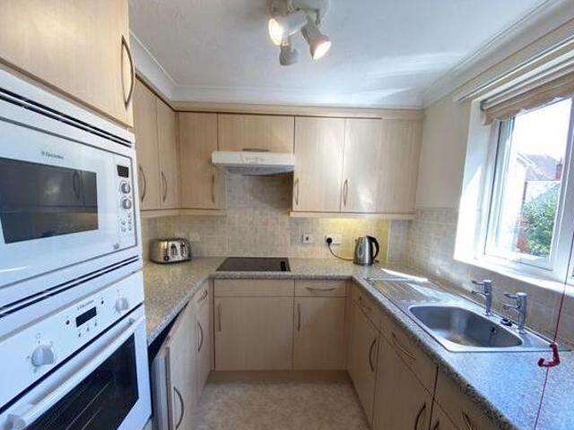 1 Bedroom Flat For Sale In Farnborough