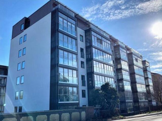 1 Bedroom Flat For Sale In Farnborough, Hampshire