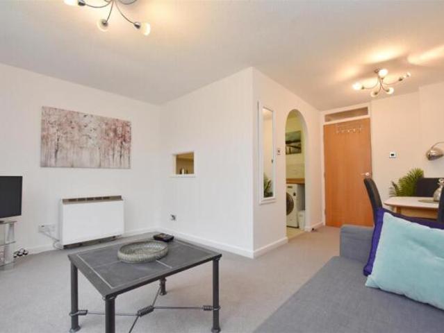 1 bedroom flat for sale in Farriers Court, Horseshoe Lane, Watford, WD25