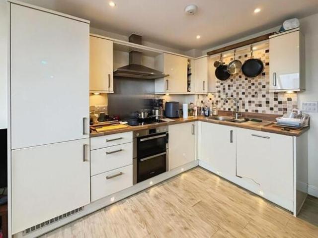 1 bedroom flat for sale in Feathers Lane, Basingstoke, RG21