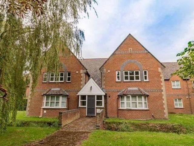 1 bedroom flat for sale in Field Gardens Steventon OX13