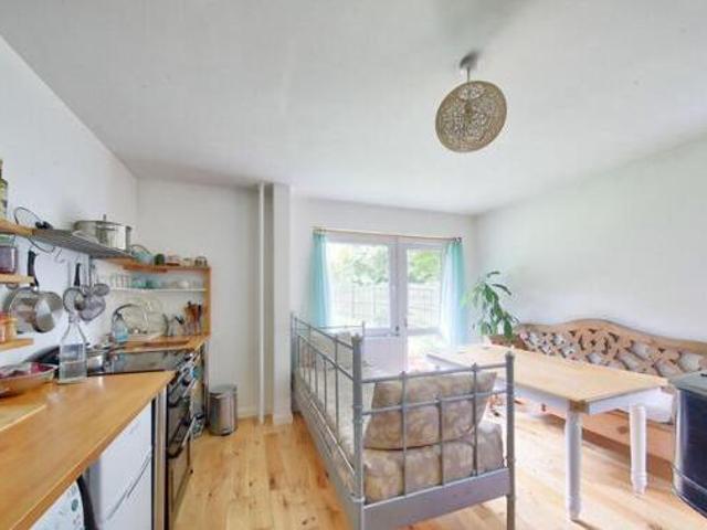 1 Bedroom Flat For Sale In Fitzhugh Grove, London