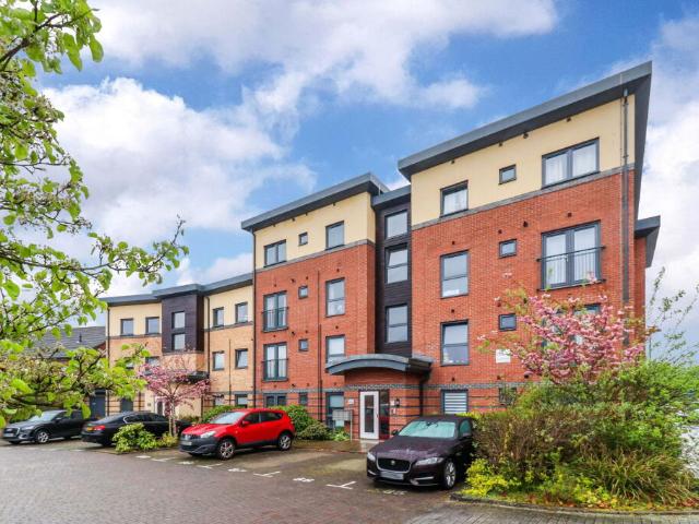 1 bedroom flat for sale in Fountain Court, 21 Raven Close, Watford, WD18