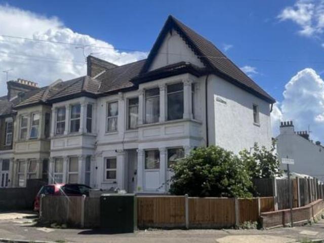 1 bedroom flat for sale in Flat 4, 166 York Road, Southend on Sea, Essex, SS1 2DZ, SS1