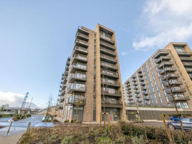 1 bedroom flat for sale in Flagstaff Road, Green Park Village, Reading, RG2