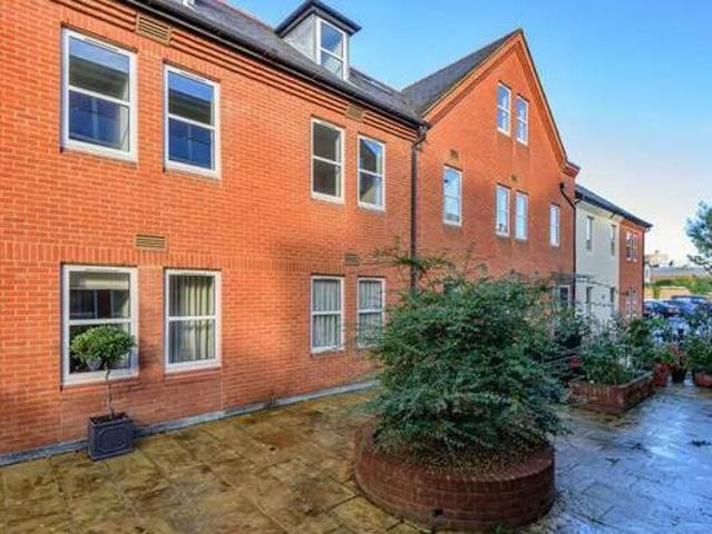 1 bedroom flat for sale in Frances Road Windsor SL4