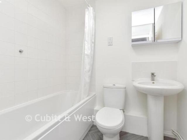 1 bedroom flat for sale in Franklin Way, Croydon, Surrey, CR0