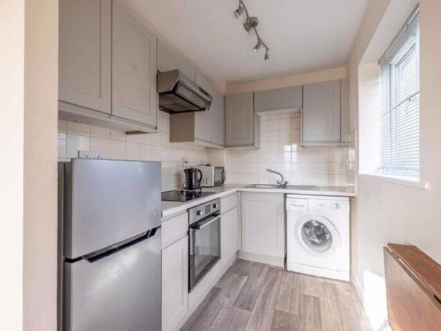 1 bedroom flat for sale in Franklin Avenue, Slough, SL2
