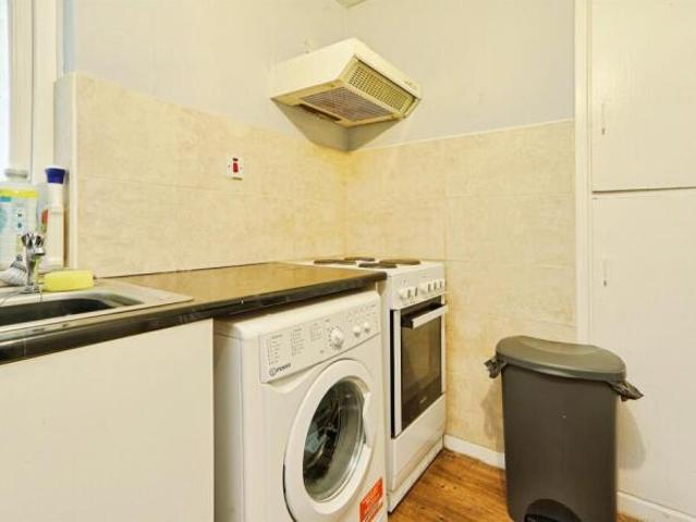 1 bedroom flat for sale in Frizley Gardens, BRADFORD, BD9