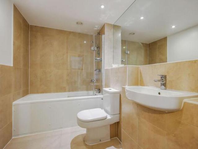 1 bedroom flat for sale in Fulneck Place, Mile End, London, E1