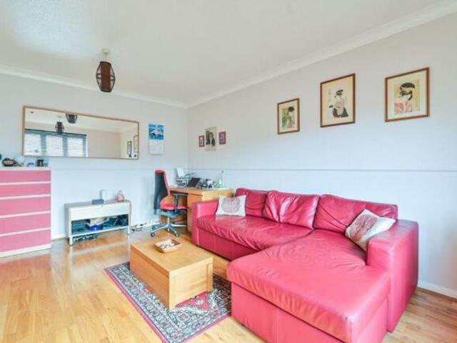 1 bedroom flat for sale in Garter Way, Canada Water, London, SE16