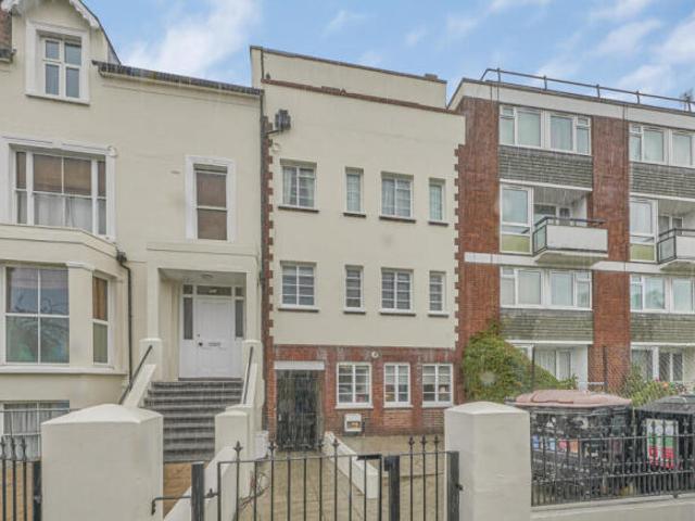 1 bedroom flat for sale in Garratt Lane, London, SW17