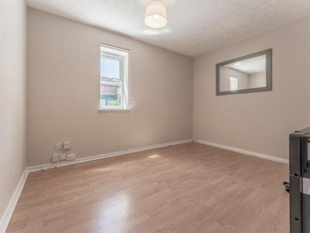 1 bedroom flat for sale in Garrick Drive, Thamesmead, London, SE28