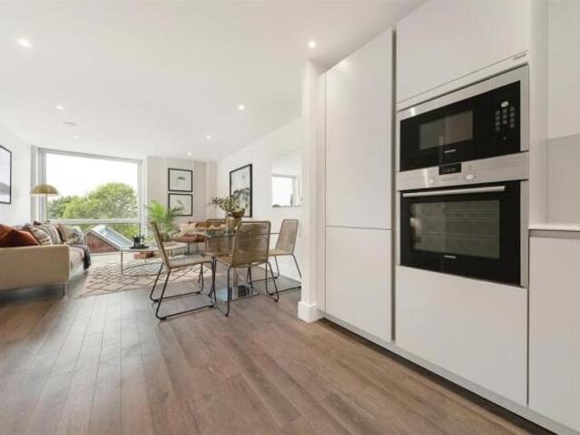 1 bedroom flat for sale in Gaumont Place, SW2