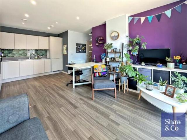 1 bedroom flat for sale in Gerrard Court, Pears Road, Hounslow, TW3