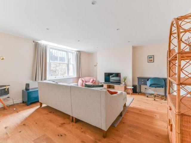 1 bedroom flat for sale in Gipsy Hill, London, SE19