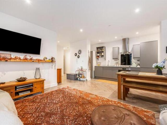 1 bedroom flat for sale in Governors Walk, Portsmouth, PO3