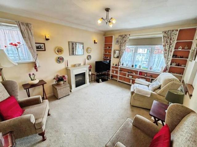 1 bedroom flat for sale in Grove Road, Southampton, SO15