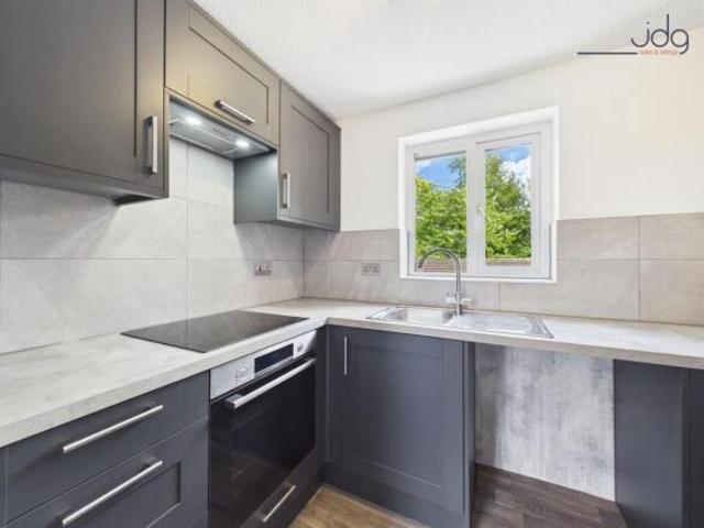 1 bedroom flat for sale in Grosvenor Park in Morecambe | Recently renovated 1 bedroom flat with parking, LA3