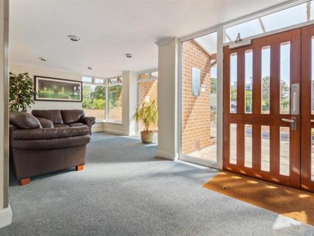 1 bedroom flat for sale in Grand Avenue, Worthing, BN11