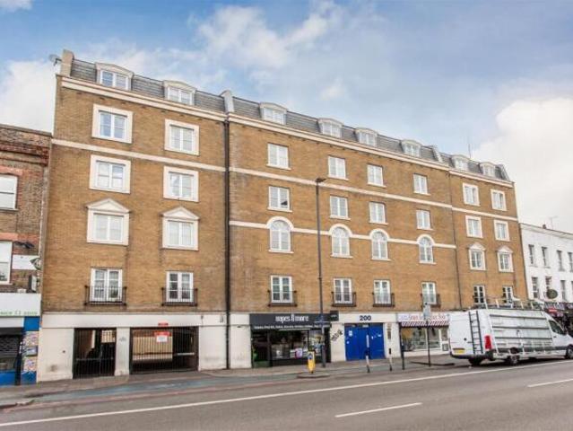 1 bedroom flat for sale in Green Court House, Stepney Green E1