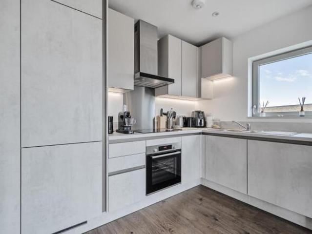 1 bedroom flat for sale in Green Park, Berkshire, RG2