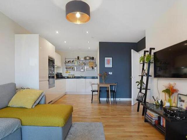 1 Bedroom Flat For Sale In Greenwich High Road, London