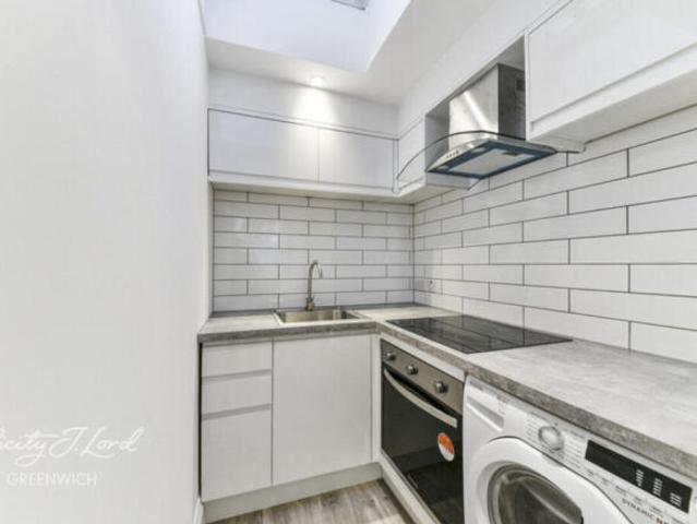 1 bedroom flat for sale in Greenwich South Street, London, SE10