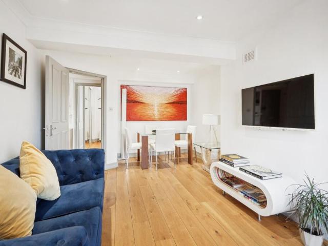 1 bedroom flat for sale in Gunter Grove, Chelsea, London, SW10