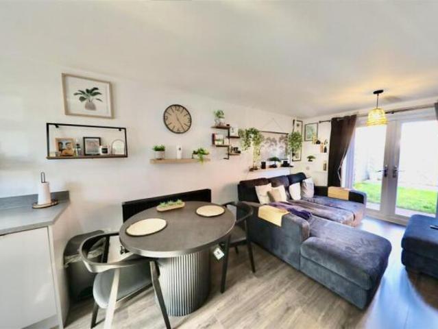 1 bedroom flat for sale in Hamlet Drive, Kingswood, Hull, HU7